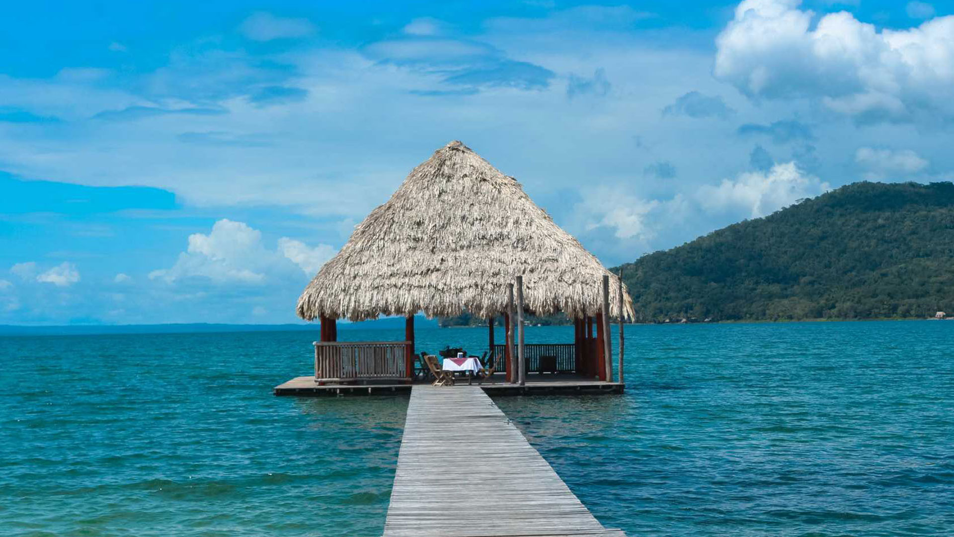 El Remate - Tours al Cráter Azul | Aventura Natural en Petén, Guatemala